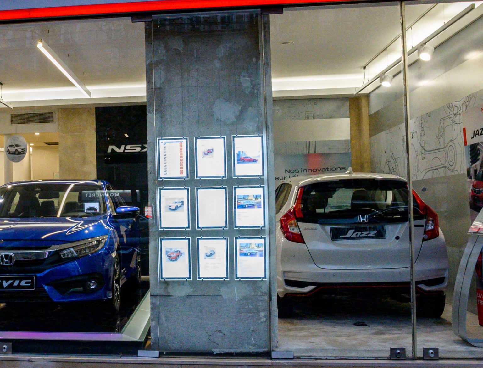 Affichage Vitrine | Le spécialiste du porte-affiche LED lumineux