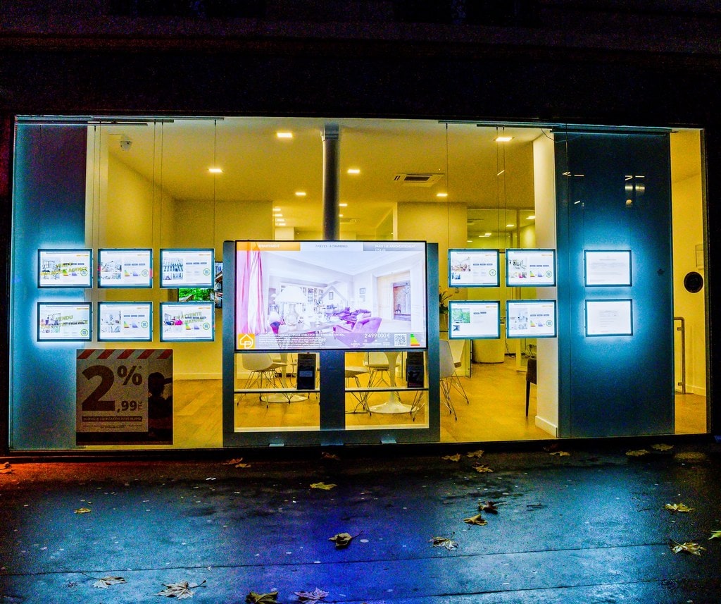 Nos réalisations - Affichage Vitrine | Le spécialiste du porte-affiche ...